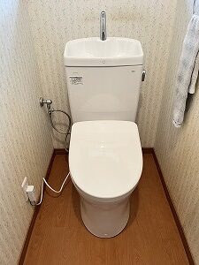 組み合わせトイレTOTO『ピュアレストQR』、便座は『アプリコットF1A』に交換 ｜ 株式会社クサネン｜滋賀県草津市